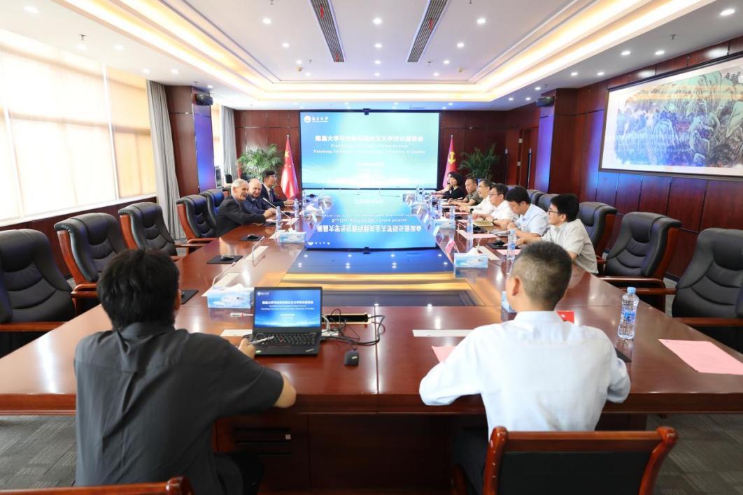 Meeting Between Presidents of Nanchang University (NCU) and Queen Mary ...
